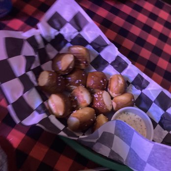 SHINE SQUARE PUB - Updated October 2025 - 32 Photos & 36 Reviews - 2046 ...