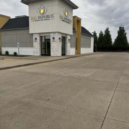EGG REPUBLIC - Updated July 2025 - 121 Photos & 123 Reviews - 511 Chancellor Dr, Bloomington ...