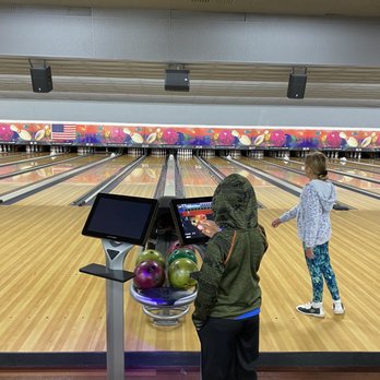 HAMILTON LANES AND ENTERTAINMENT CENTER - Updated October 2025 - 13 ...