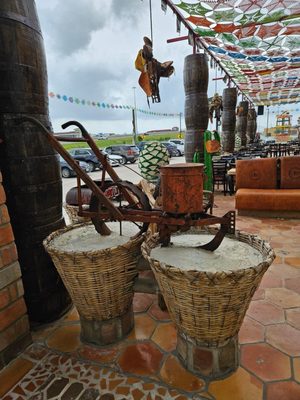 EL REFU - Updated December 2025 - 53 Photos & 29 Reviews - 7875 ...