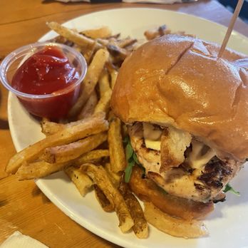 THE URBAN TAP - Updated March 2025 - 572 Photos & 424 Reviews - 1209 E ...