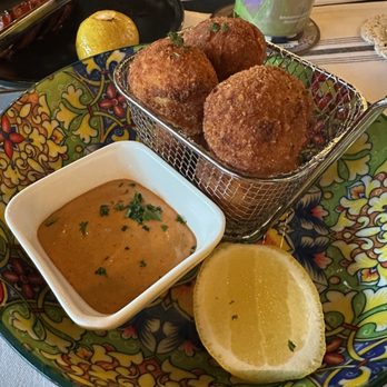 FARIA - Updated April 2025 - 132 Photos & 37 Reviews - 306 Kuulei Rd ...