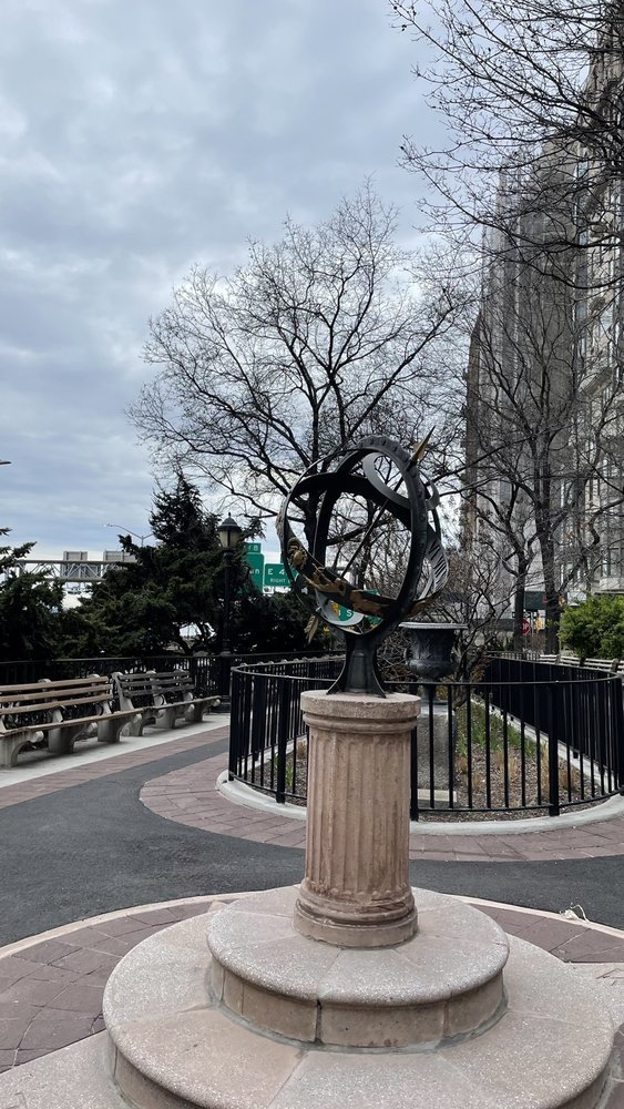 SUTTON PLACE PARK - Updated September 2024 - 13 Photos - 1 Sutton Pl S ...