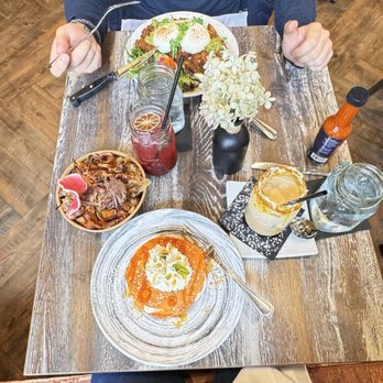 YAZ’S TABLE - Updated December 2025 - 1096 Photos & 568 Reviews - 1209 ...