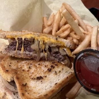 MCGREGOR’S BAR AND GRILL - Updated January 2026 - 471 Photos & 690 ...