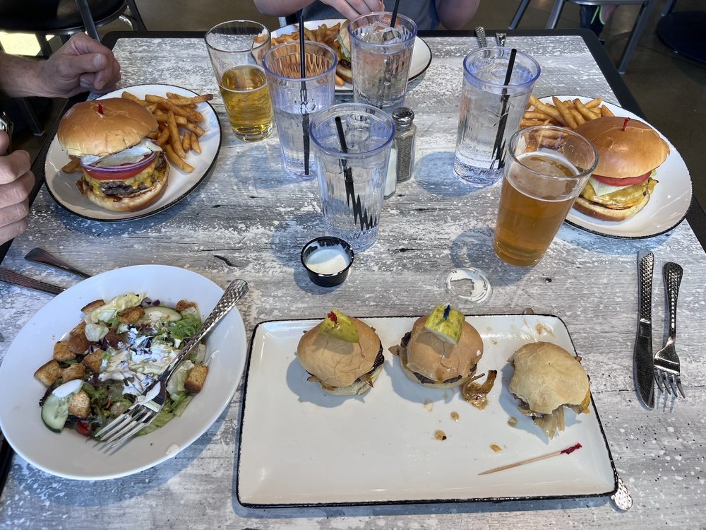 RED ROCK CAFE AND SPORTS BAR - 10 Photos & 13 Reviews - 210 Silver Lake ...