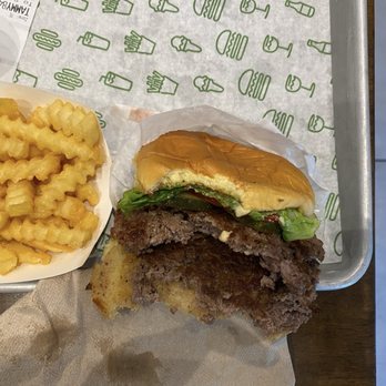 SHAKE SHACK WEST END PORTLAND - Updated February 2025 - 103 Photos & 79 ...