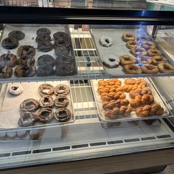 GLAZED DOUGHNUTS - Updated October 2025 - 320 Photos & 228 Reviews - 24 ...