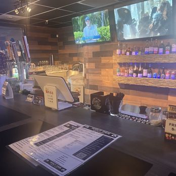 THE WOLF DEN BAR AND GRILL - Updated January 2026 - 90 Photos & 34 ...