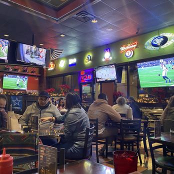 WINGZUP - Updated August 2024 - 451 Photos & 507 Reviews - 1000 E 41st ...