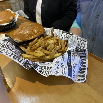 SHOTZEE’S BAR & GRILL - Updated December 2024 - 82 Photos & 78 Reviews ...