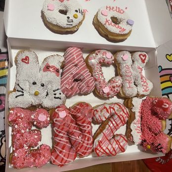 ROBIN’S SNOWFLAKE DONUTS & CAFE - Updated March 2025 - 655 Photos & 288 ...