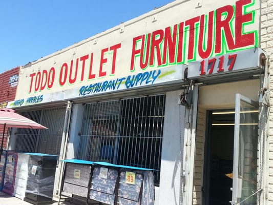 Todo outlet furniture store