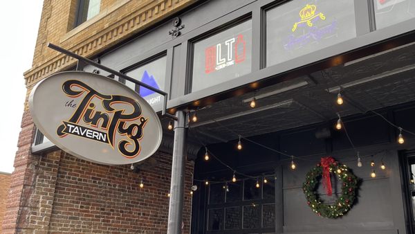 THE TIN PIG TAVERN - Updated December 2025 - 35 Photos & 28 Reviews ...