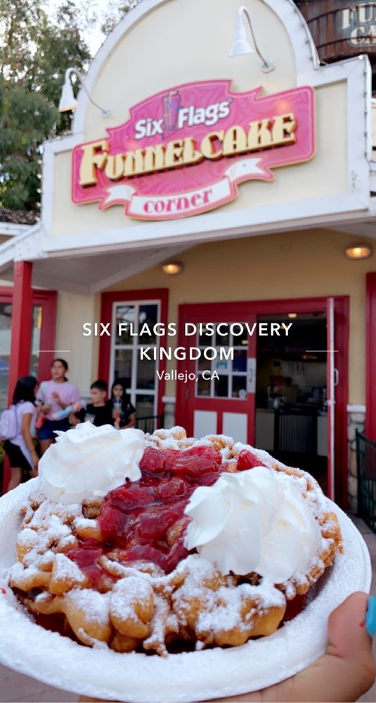 SIX FLAG FUNNEL CAKE CORNER - Updated July 2025 - 16 Photos - 1001 ...