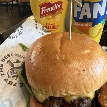 GOURMET BURGER BISTRO - Updated September 2024 - 37 Photos & 17 Reviews ...