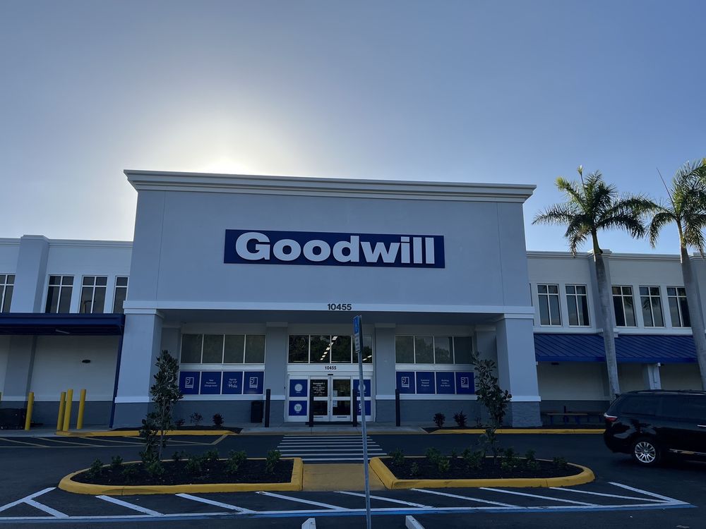 GOODWILL RETAIL AND DONATION CENTER - Updated December 2025 - 10455 ...