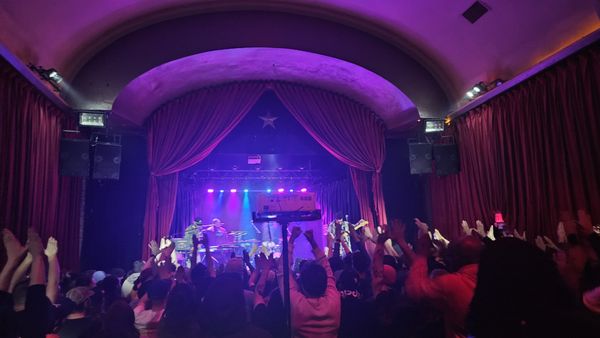 STAR THEATER - Updated October 2025 - 181 Photos & 93 Reviews - 13 NW ...