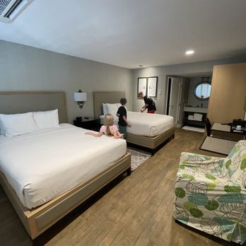 CANDY CANE INN - Updated July 2024 - 267 Photos & 488 Reviews - 1747 S ...