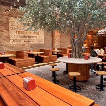 SMALL CHEVAL- LINCOLN PARK - Updated September 2025 - 34 Photos & 23 ...