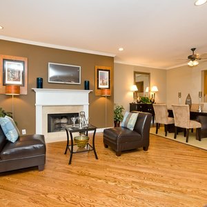 MILLS REALTY - Updated January 2025 - 17 Photos - 2640 W Touhy Ave ...