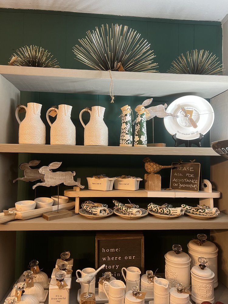 MOUSE IN THE HOUSE INTERIORS - Updated October 2025 - 25 Photos - 425 N ...