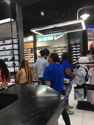 SHOE PALACE - Updated July 2025 - 25 Photos & 10 Reviews - 13350 N ...