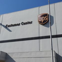 UPS CUSTOMER CENTER - 40 Photos & 264 Reviews - 1380 Shore St W, West ...