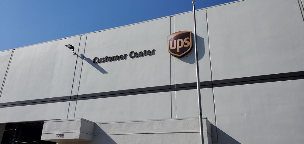 UPS CUSTOMER CENTER - Updated October 2024 - 40 Photos & 281 Reviews ...