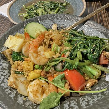 PII NONG THAI - Updated January 2026 - 297 Photos & 91 Reviews - 1677 Bayview Avenue, Toronto ...