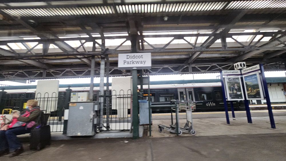 DIDCOT PARKWAY RAILWAY STATION - Updated April 2025 - Station Road ...