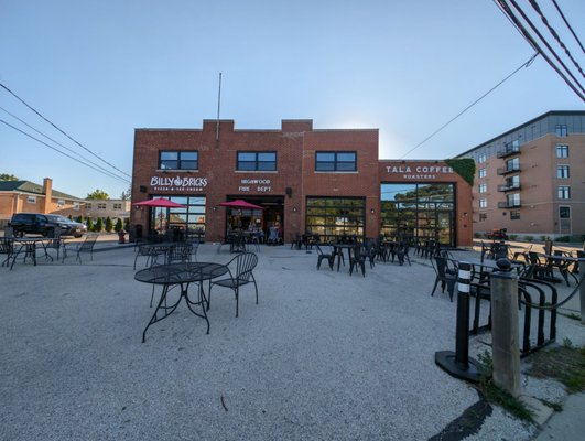 BILLY BRICKS PIZZA & ICE CREAM - Updated June 2024 - 49 Photos - 428 ...