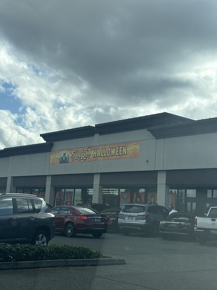 SPIRIT HALLOWEEN - EVERGREEN WAY - Updated December 2025 - 7727 ...