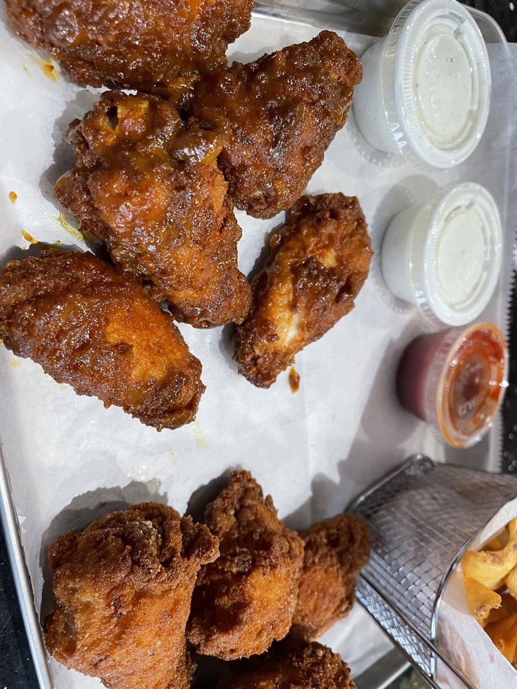 KNOCKOUT SPORTS BAR - Updated October 2025 - 36 Photos & 21 Reviews ...