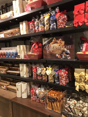 LINDT CHOCOLATE SHOP - 36 Photos & 58 Reviews - Chocolatiers & Shops ...
