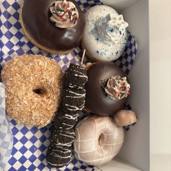 DG DOUGHNUTS - Updated April 2025 - 1414 Photos & 477 Reviews - 29 W ...