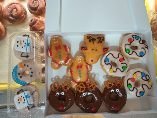 SUNRISE DONUTS CAFE & BAKERY - Updated July 2024 - 32 Photos - 14 ...