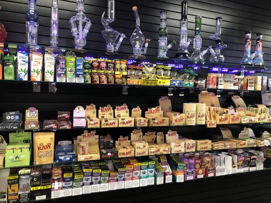 SMOKERS DEN - Updated December 2025 - 17 Photos - 5880 E 82nd St ...