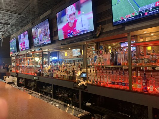 BERNARDS TAVERN - Updated July 2025 - 62 Photos & 133 Reviews - 630 N ...