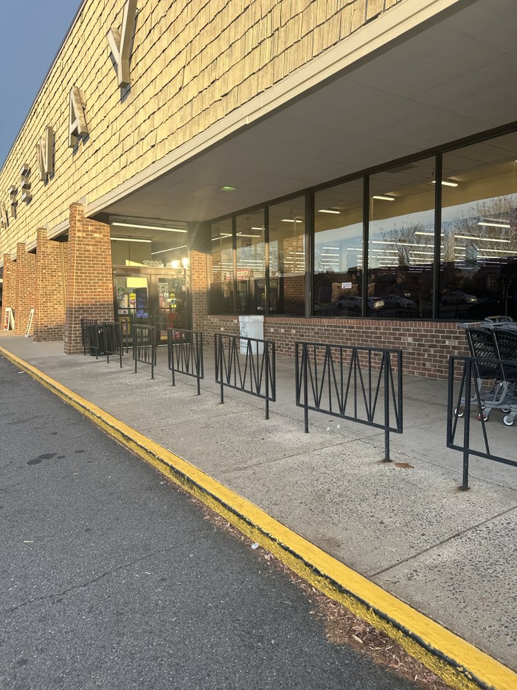 COURTHOUSE PLAZA SHOPPING CENTER - Updated October 2025 - 28 Photos ...