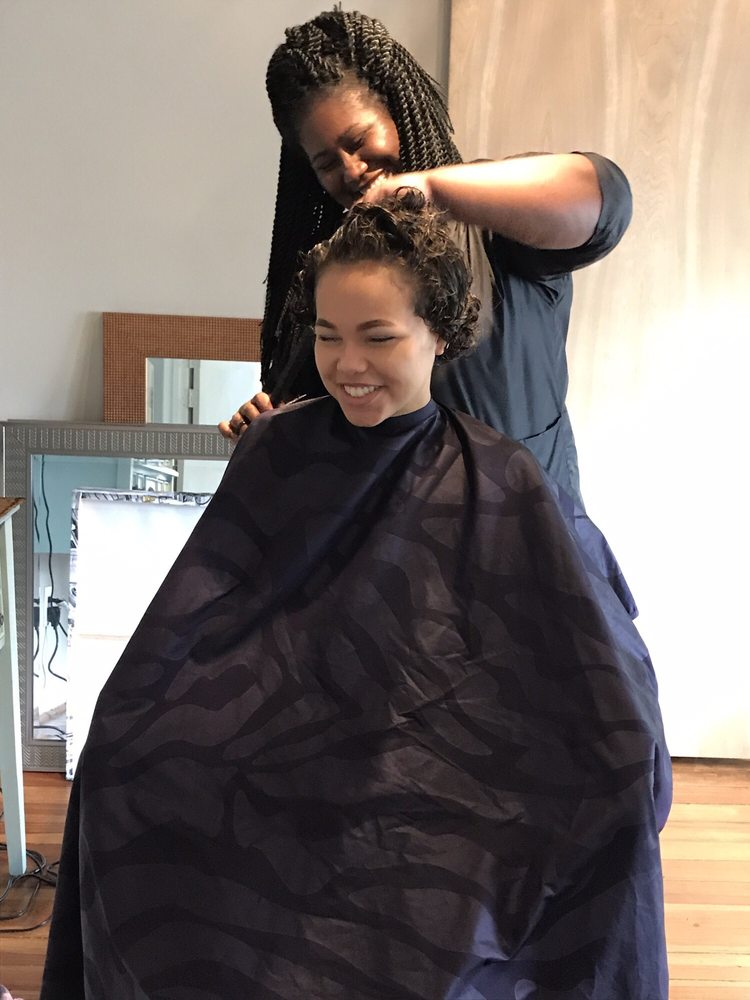 GLITZ & GRUNGE BARBER AND BEAUTY BAR - Updated March 2025 - 12 Photos ...