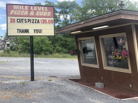 MILE LEVEL PIZZA & SUB SHOP - Updated April 2026 - 21 Reviews - 9580 ...