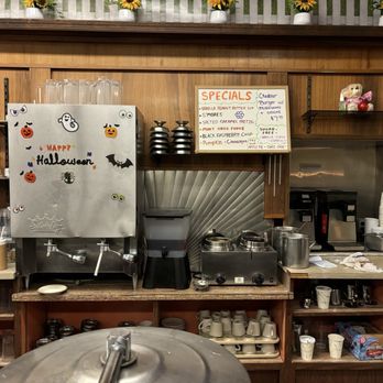 HOLSTEN’S ICE CREAM, CHOCOLATE & RESTAURANT - Updated March 2025 - 587 ...