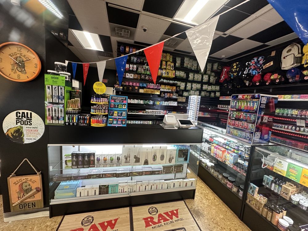 VAPE WORLD SMOKE SHOP - Updated August 2025 - 102 Photos - 533 S Broad ...