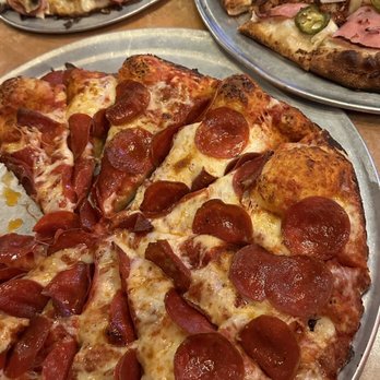 TOPPERS PIZZA PLACE - Updated December 2025 - 428 Photos & 714 Reviews ...
