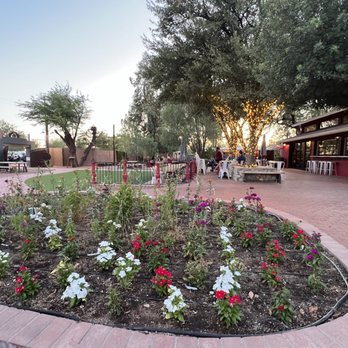 BARNYARD CRAFTHOUSE & EATERY - Updated July 2025 - 399 Photos & 456 ...