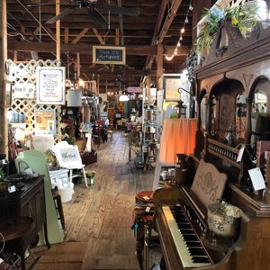 THE MADISON FLEA MARKET - Antiques - 1291 Eatonton Rd, Madison, GA ...