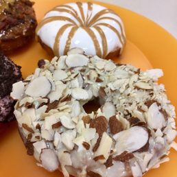 DESERT DONUTS - Updated October 2025 - 455 Photos & 495 Reviews - 3134 ...