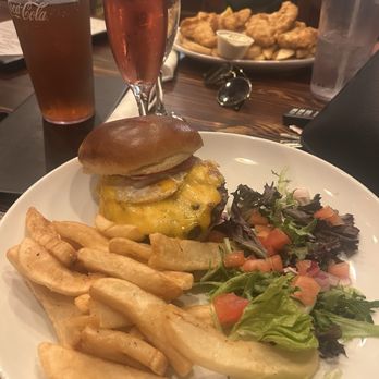 TWO BRIDGES PUB & EATERY - Updated October 2025 - 52 Photos & 32 ...