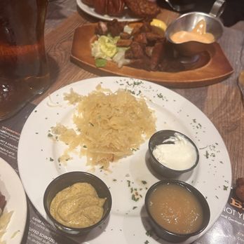 CHECKERS OLD MUNCHEN - Updated July 2024 - 746 Photos & 545 Reviews ...